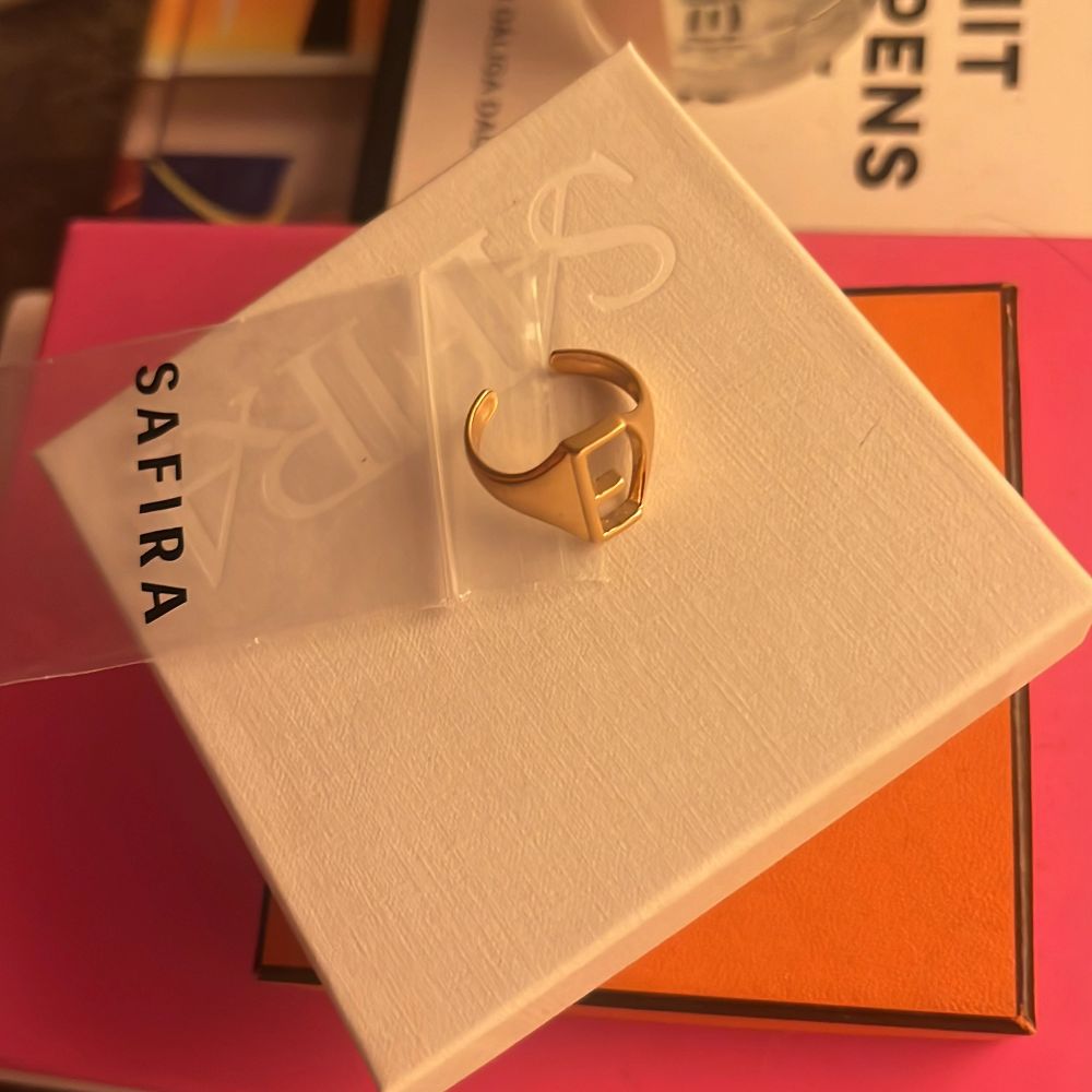 Guld Safira ring - Accessoarer | Plick Second Hand