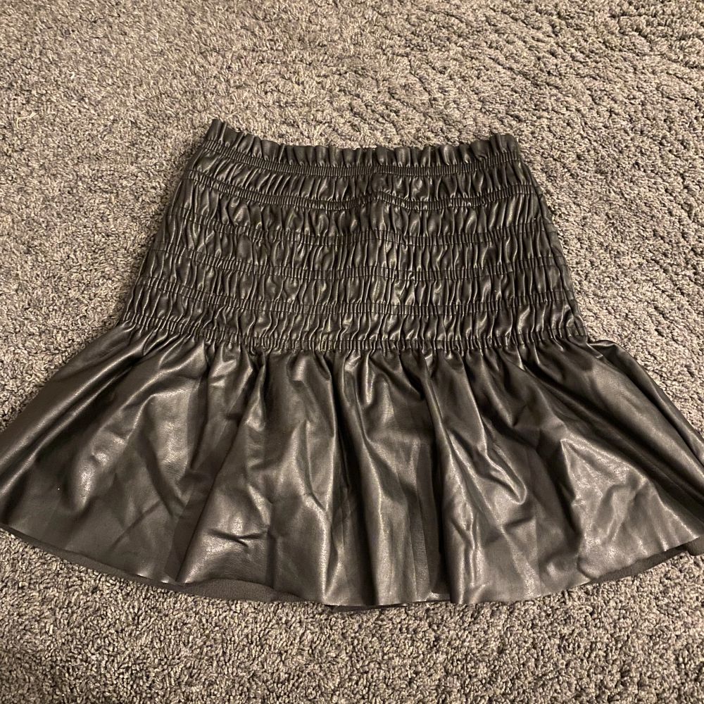 Svart Kjol - Gina Tricot | Plick Second Hand