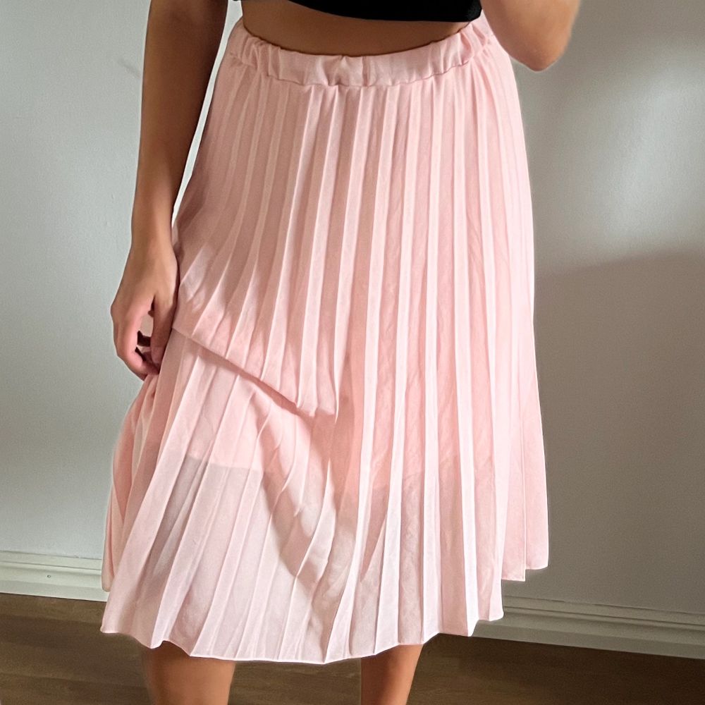 Lång plisserad kjol - Kjolar | Plick Second Hand