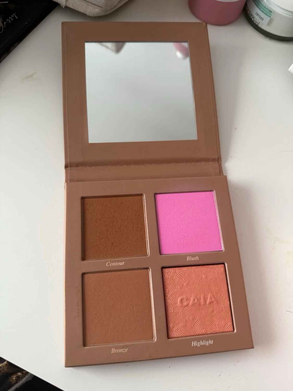Beige Caia Classy Summer Face Palette