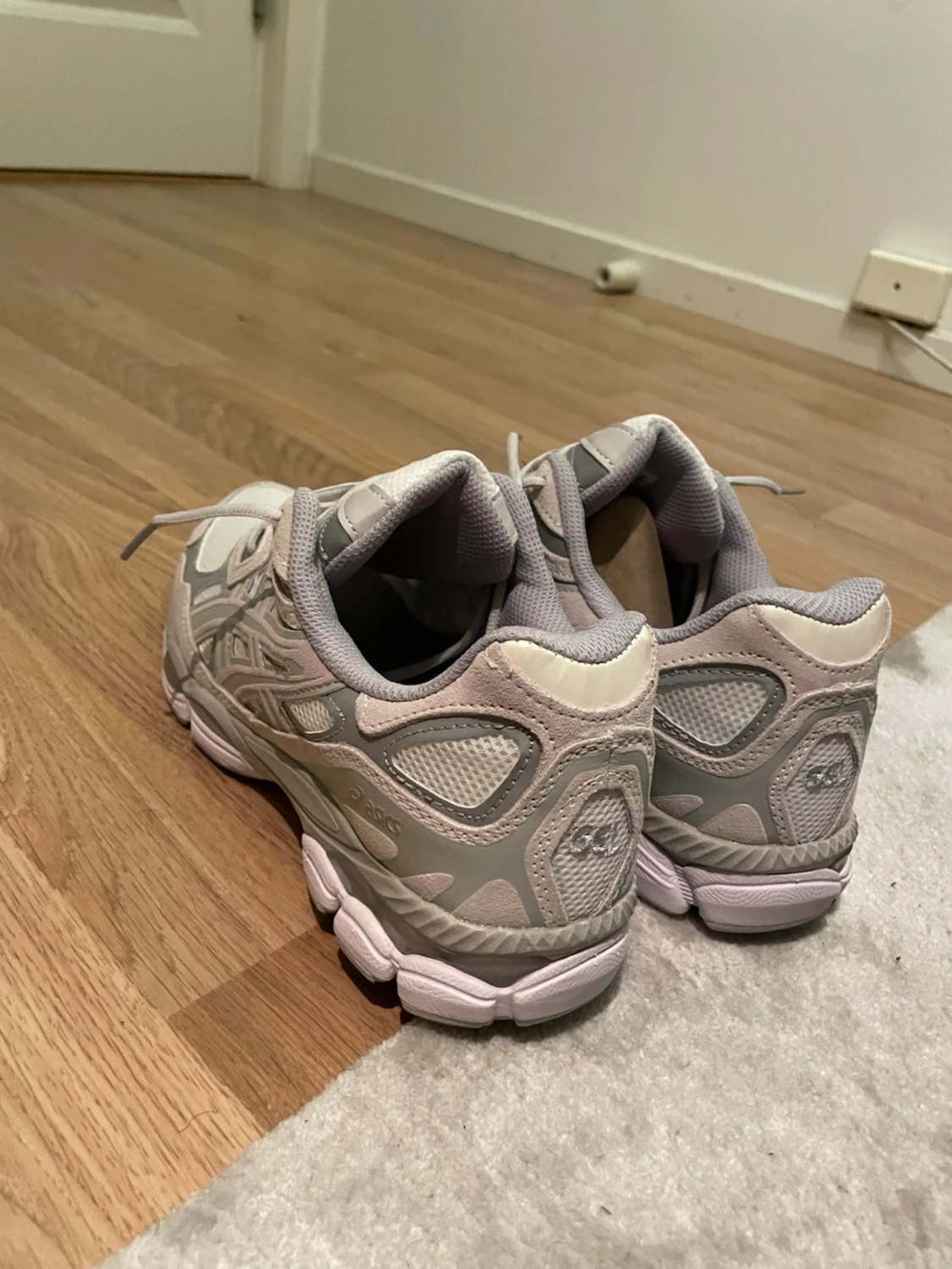 Asics Vita Sneakers Med Mesh Och Mocka