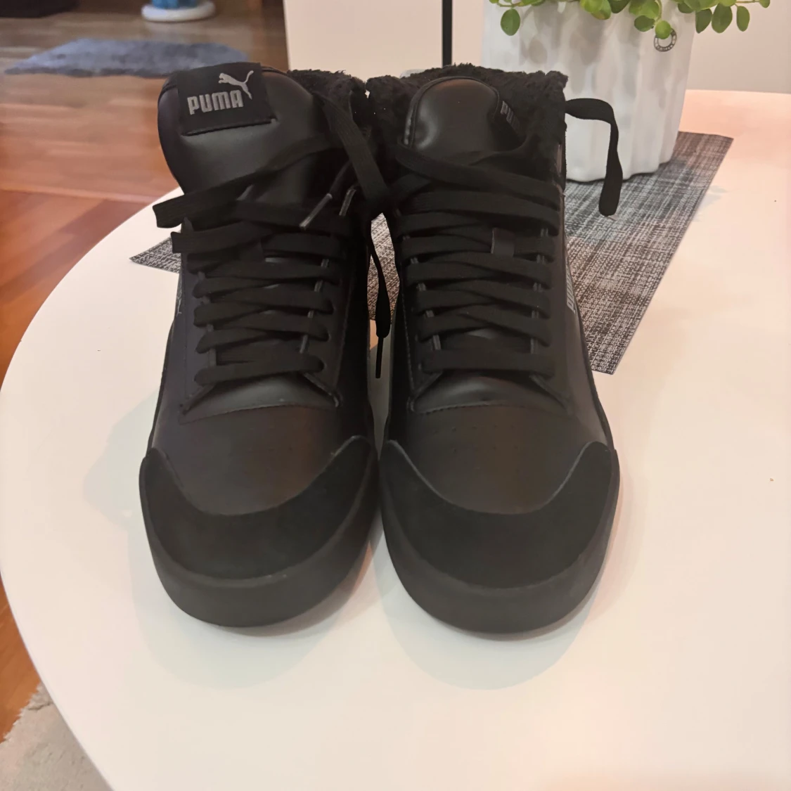 Svarta Höga Sneakers Från Puma
