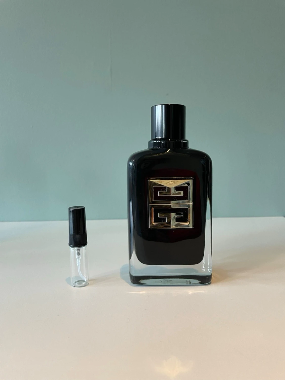 2 Ml Sample/Doftprov Av Givenchy Gentleman Society Ambree Edp