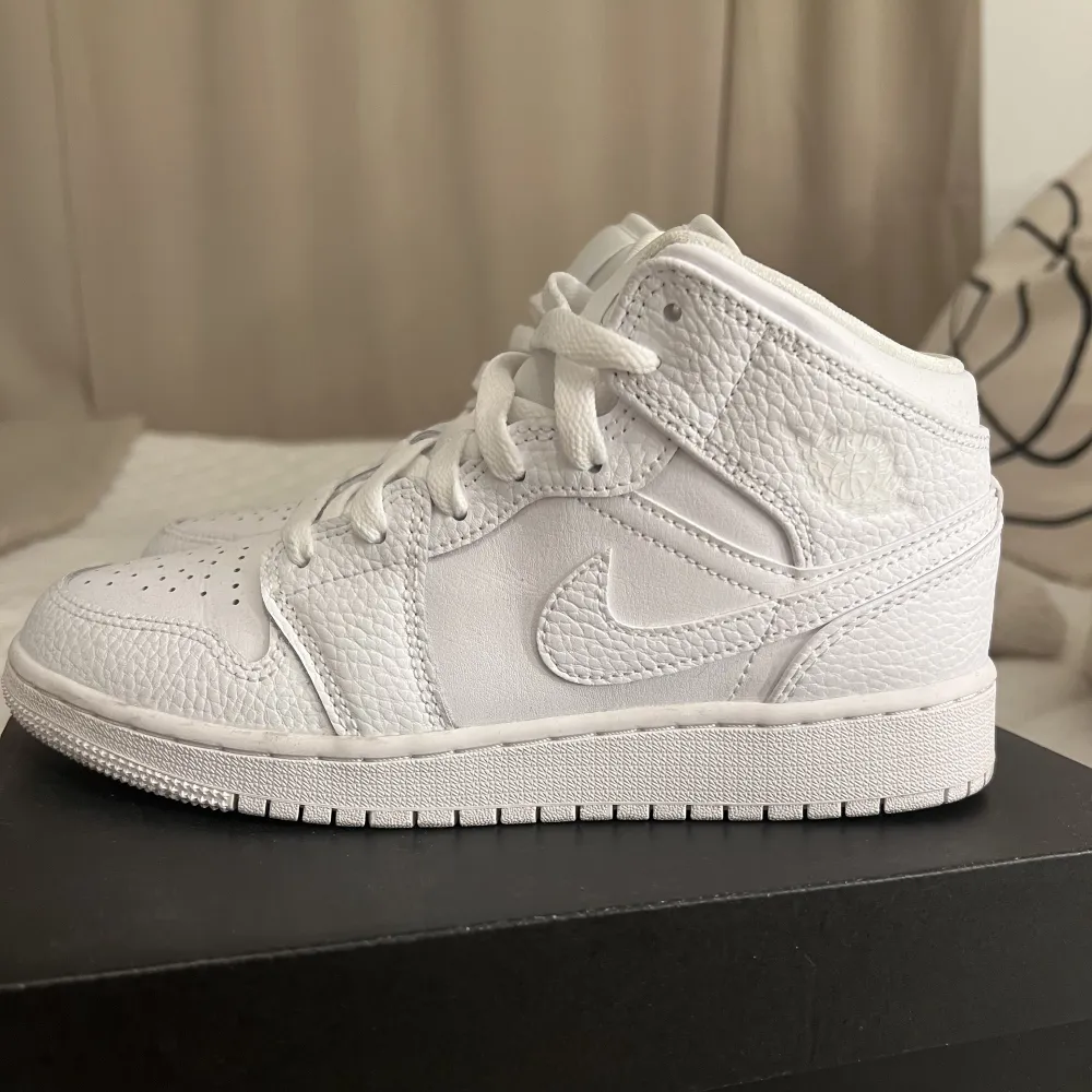 Air Jordan 1 Mid White | Skor