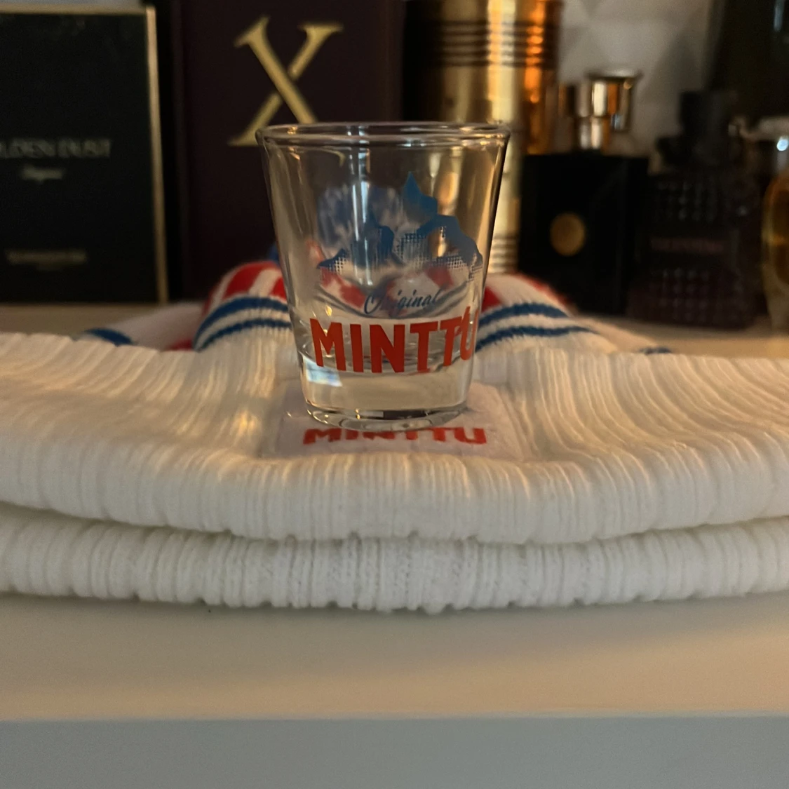 Vit Mössa Med Minttu Logga | Accessoarer