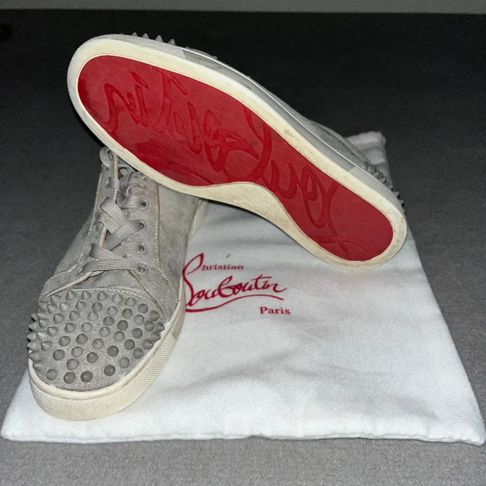 Gråa Christian Louboutin | Skor