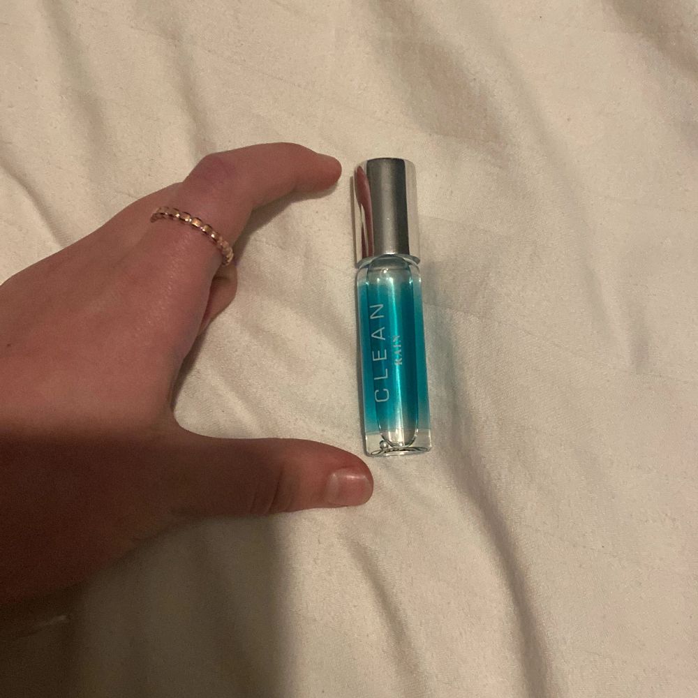 Blå Clean perfym - Övrigt | Plick Second Hand