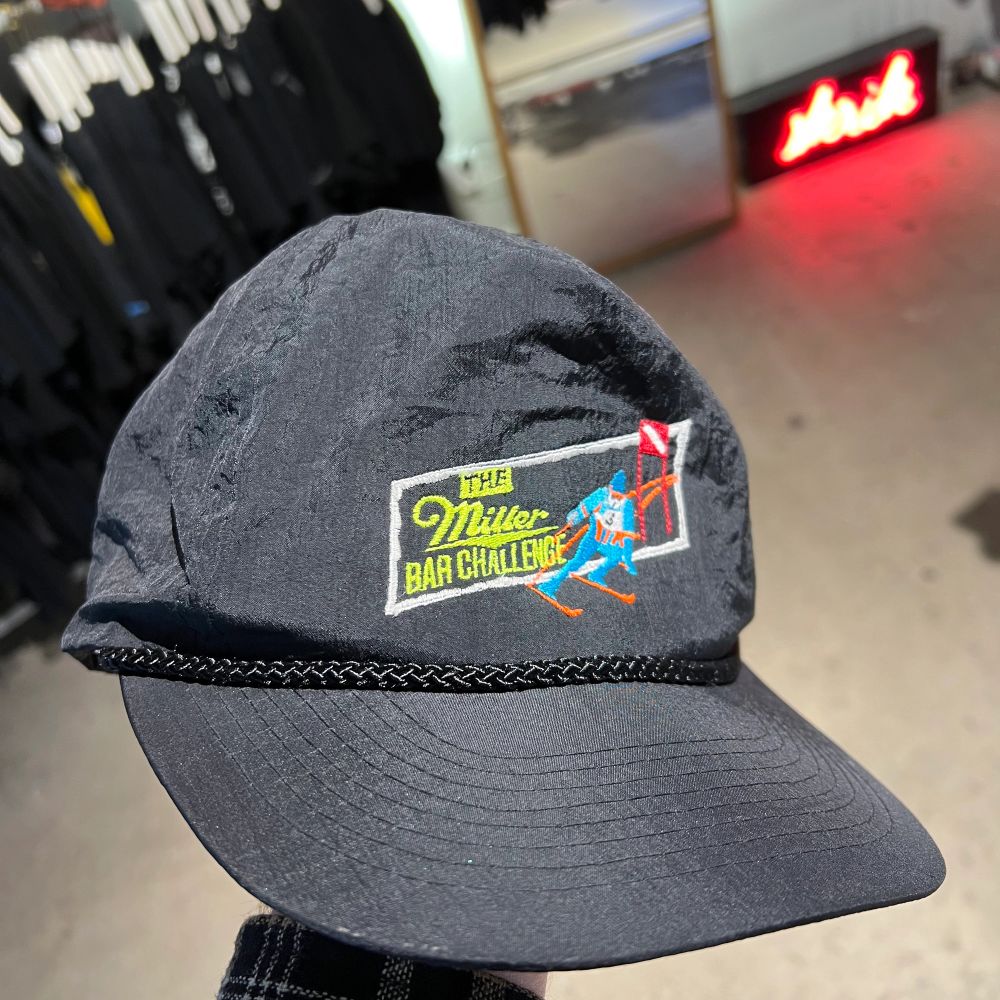 Svart Vintage keps. Miller Bar Challenge | Plick Second Hand