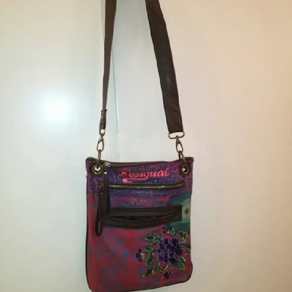cross over-väska i vackert bohemiskt | Plick Second Hand