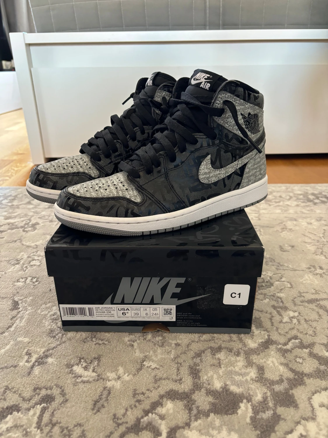 Gråa Air Jordan 1 High Og “Rebellionaire” – Storlek 39 – Nyskick
