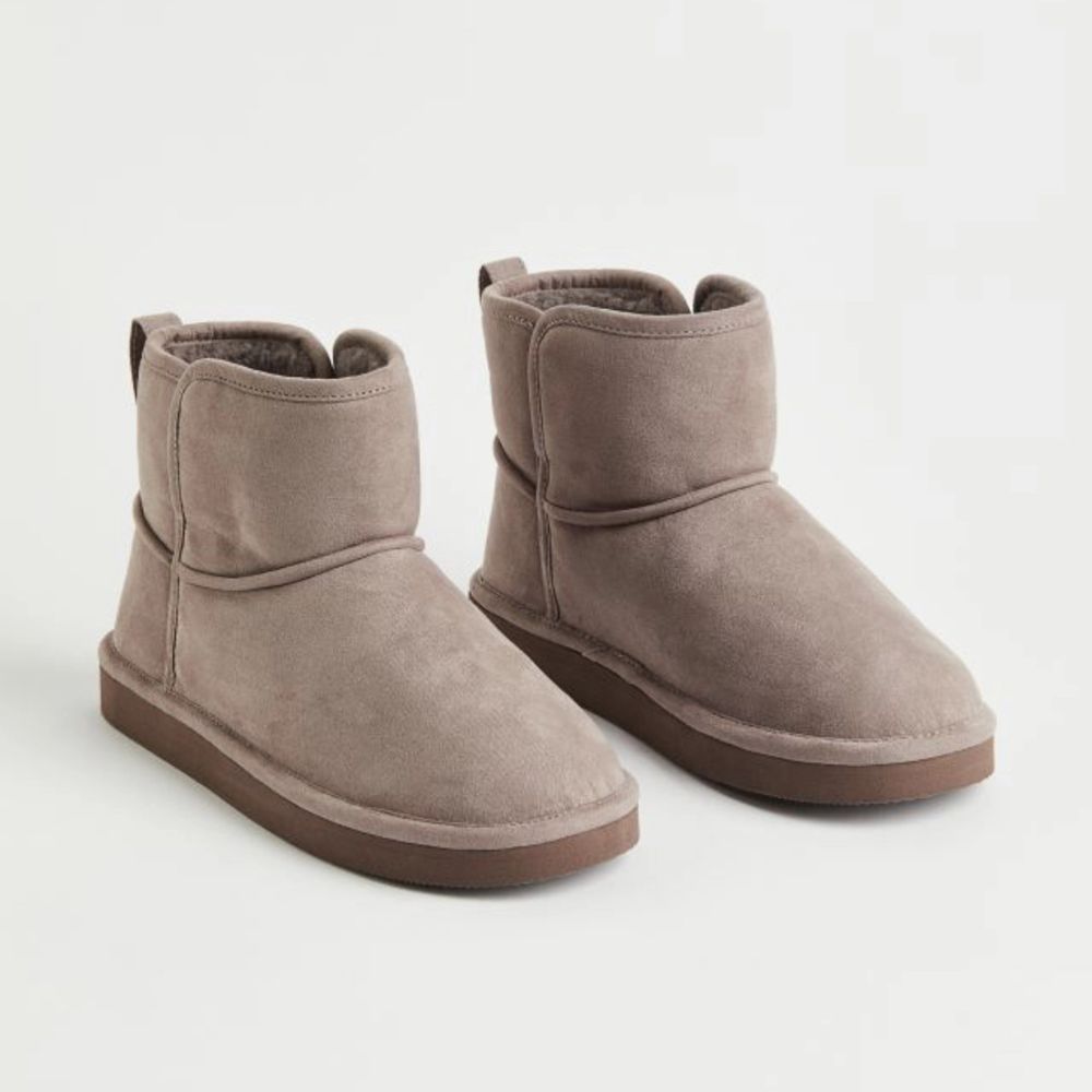 Beige Uggs liknande skor - H&M | Plick Second Hand