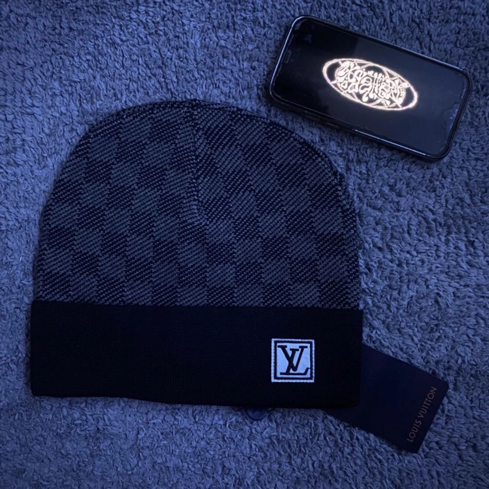 Svart Louis Vuitton Mössa - Louis Vuitton | Plick Second Hand