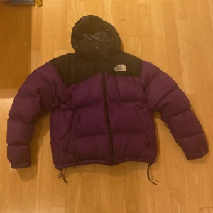 Lila North Face Jacka/Puffer, Storlek M