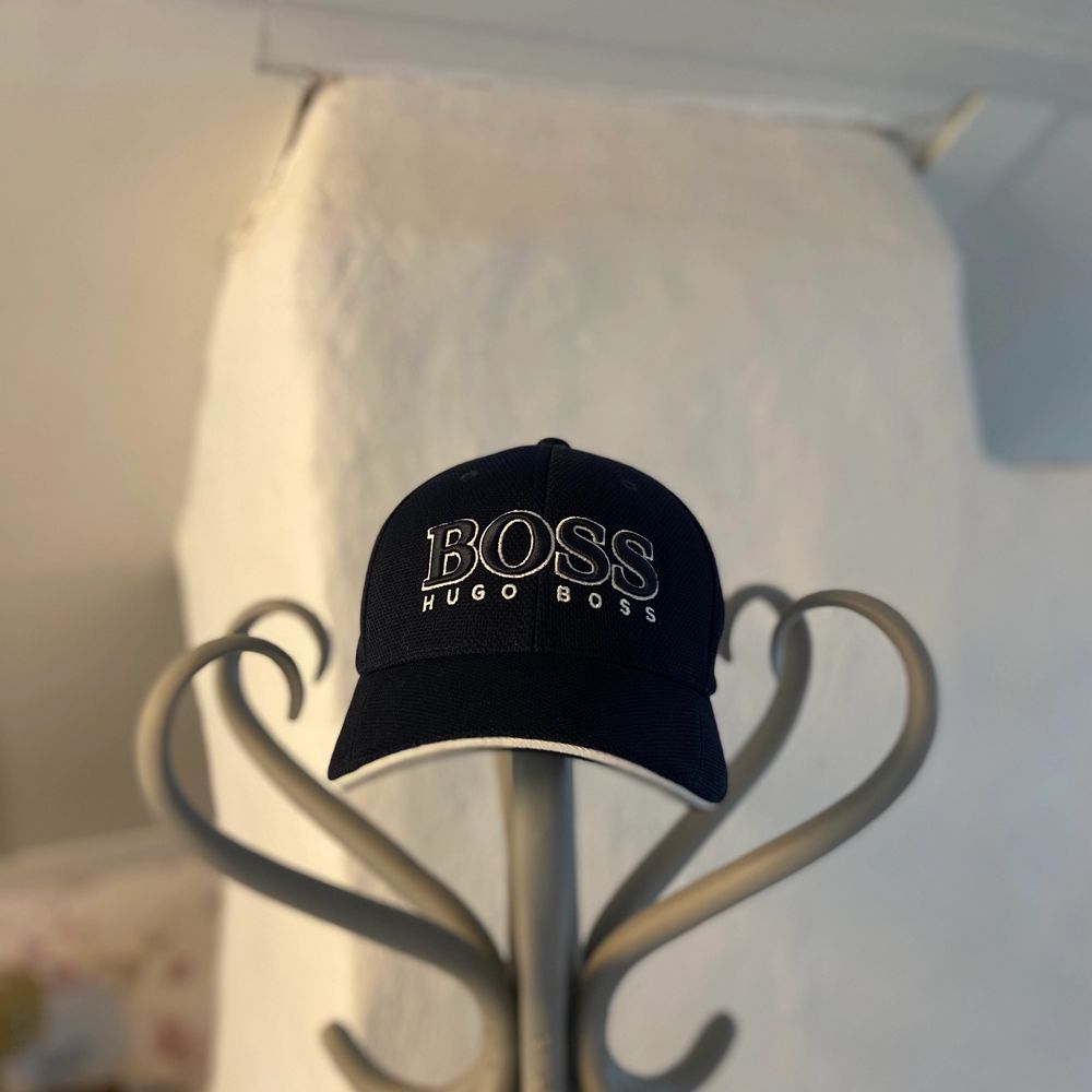 Marinblå Hugo Boss Keps - Hugo Boss | Plick Second Hand