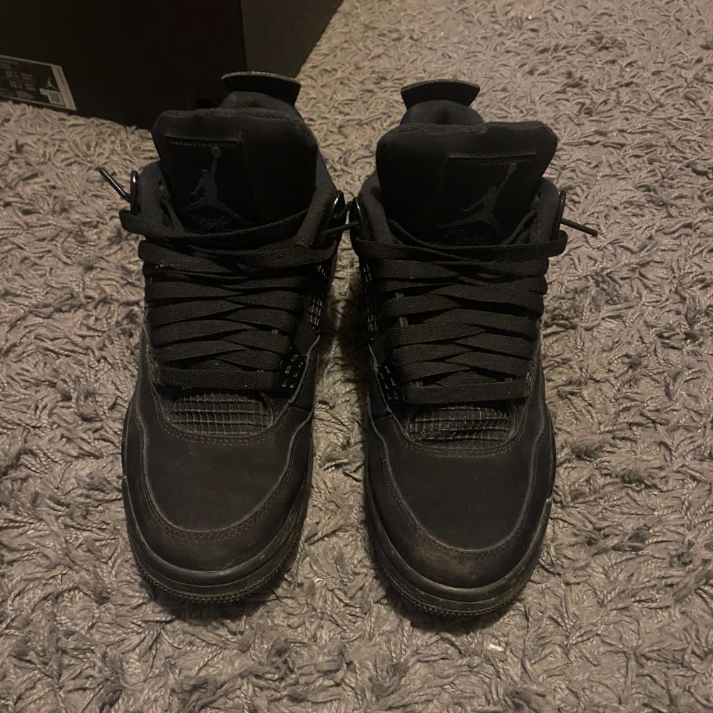 Svart Jordan 4 black cat - Jordans | Plick Second Hand