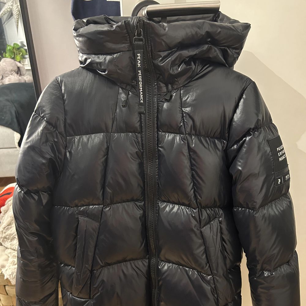 Svart Peak Performance Dunjacka | Plick Second Hand