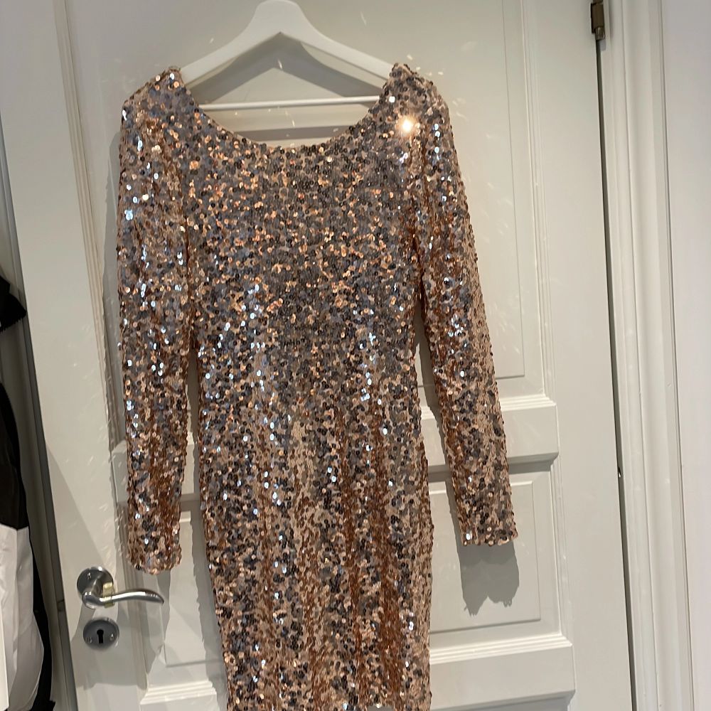 Guld Paljett klänning champagnefärgad storlek M | Plick