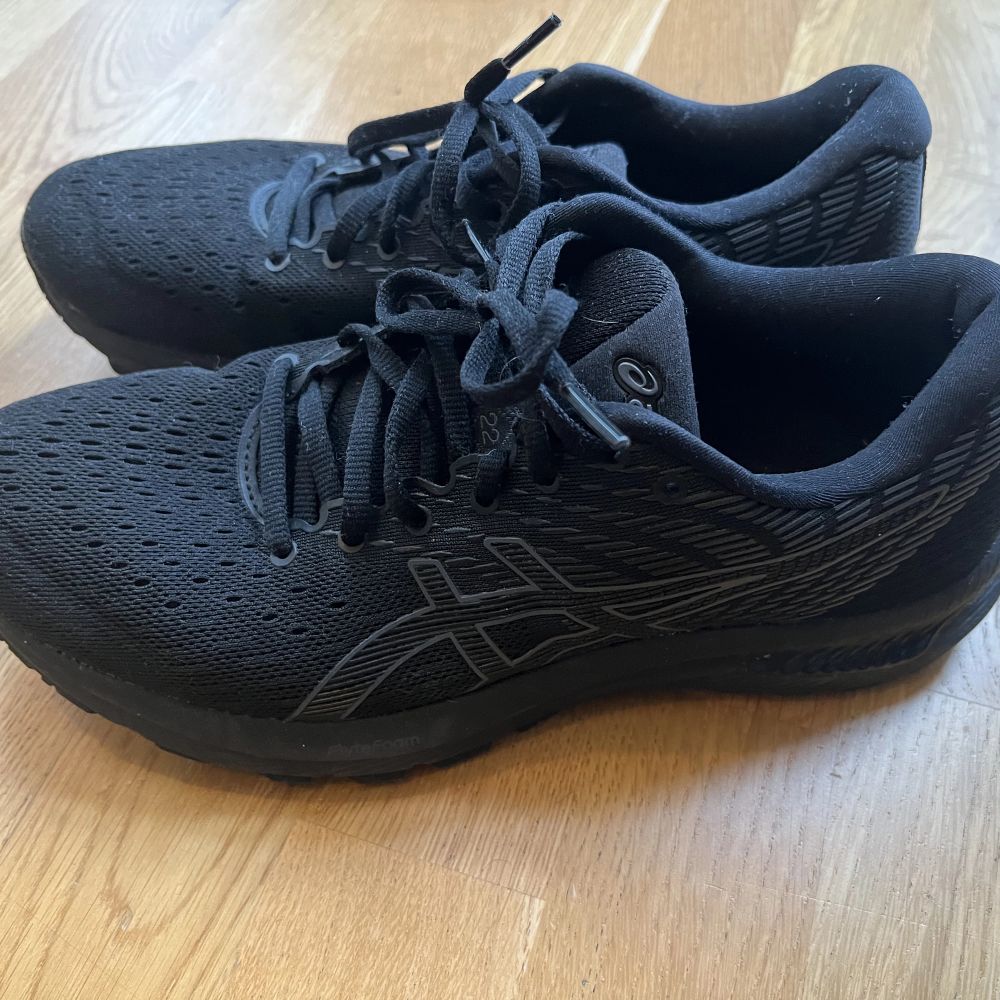 Svart Asics löparskor - Asics | Plick Second Hand