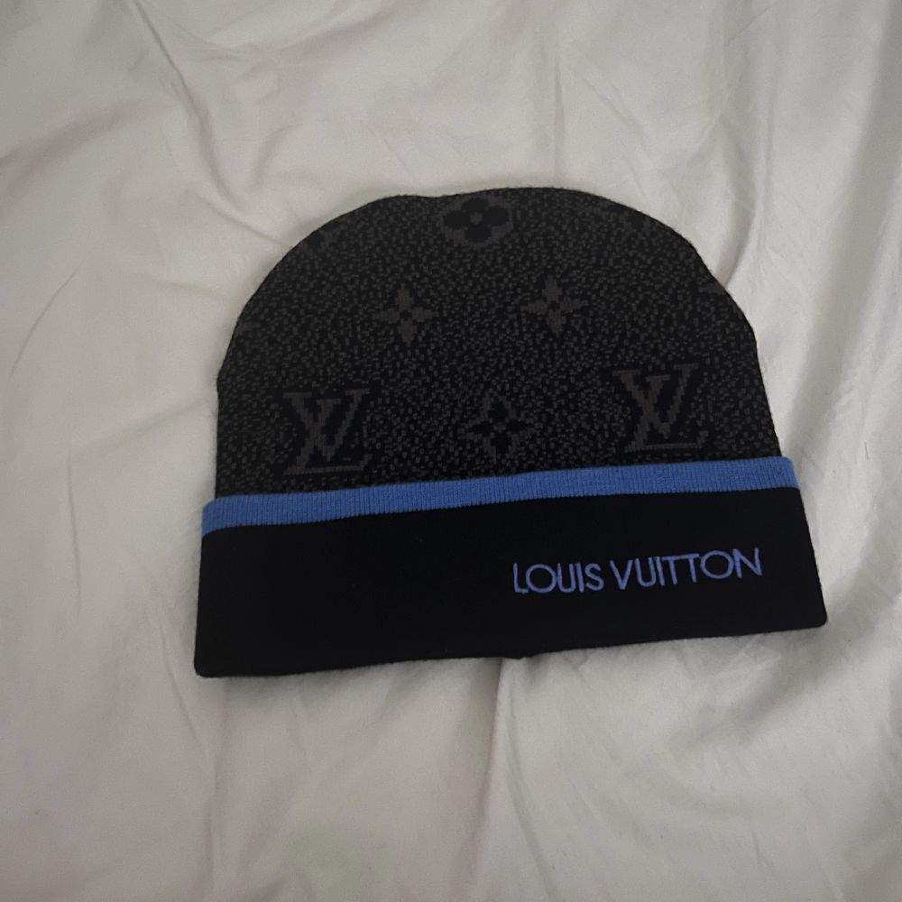 Svart Lv mössa - Louis Vuitton | Plick Second Hand