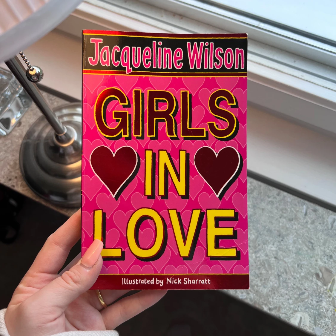 Flerfärgad Girls In Love | Böcker