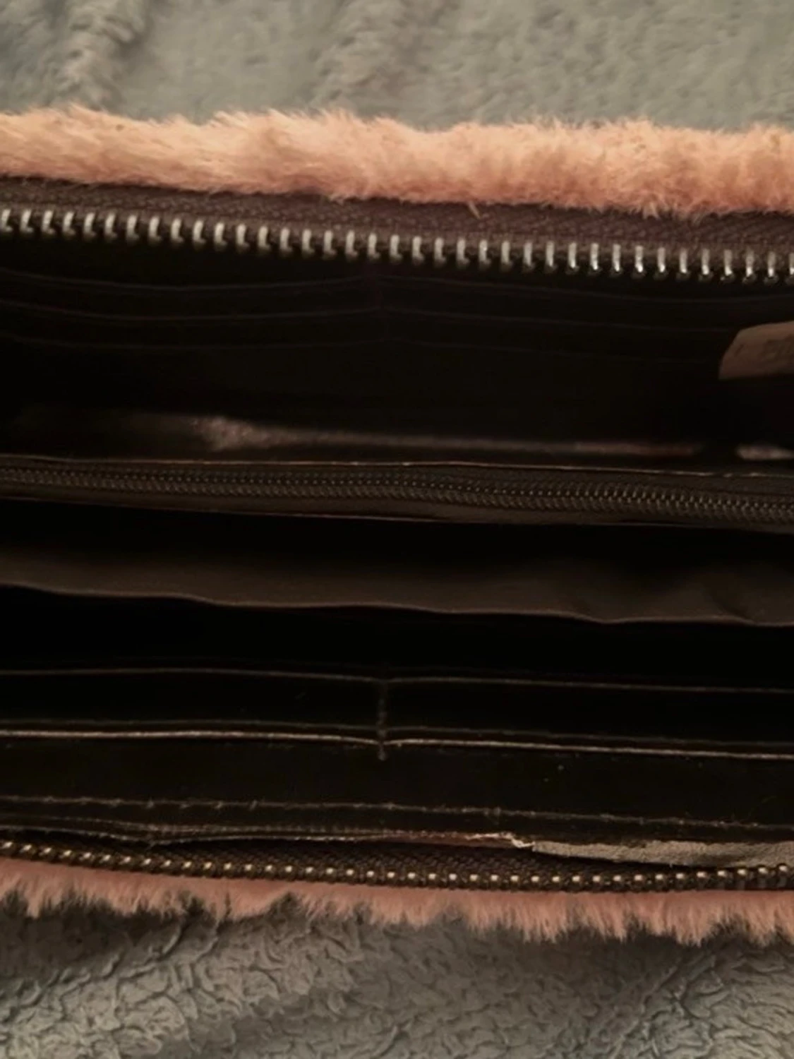 Ljus Lila Fluffig Plånbok Från Antonio