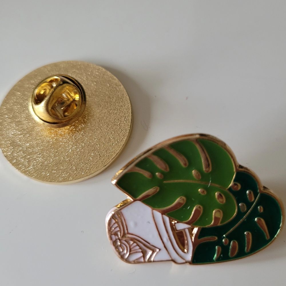 Pin Brocher - Övrigt | Plick Second Hand