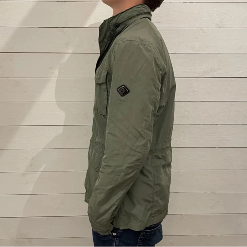 OlivfärgadJ.Lindeberg field jacket | Plick Second Hand