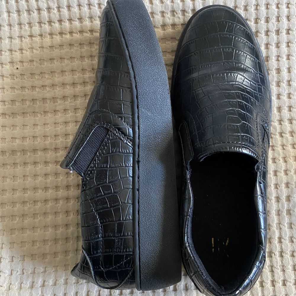 Svarta sneakers strl 36 | Plick Second Hand