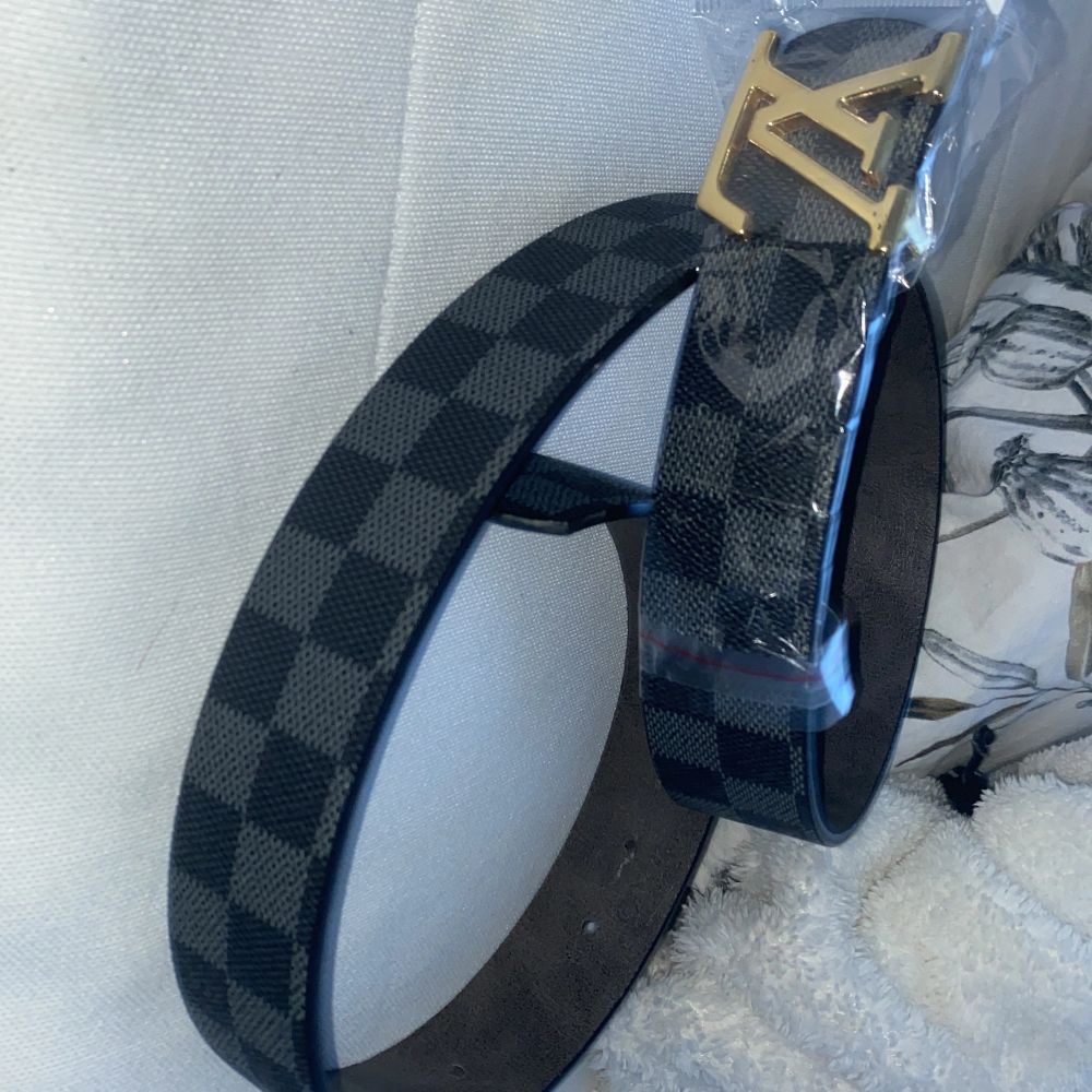 Svart Lv bälte - Louis Vuitton | Plick Second Hand