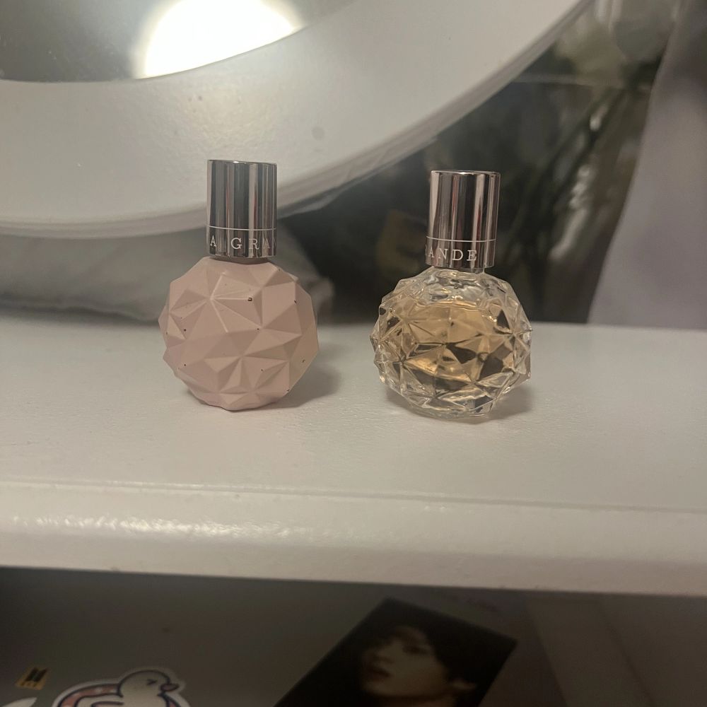Rosa Ariana Grande mini perfumes | Plick Second Hand