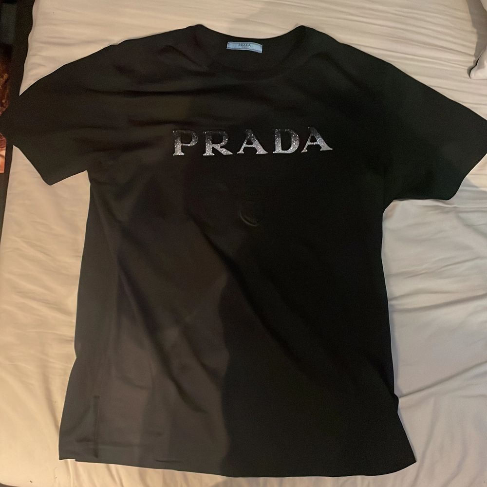 Prada T-shirt Xl - T-shirts | Plick Second Hand