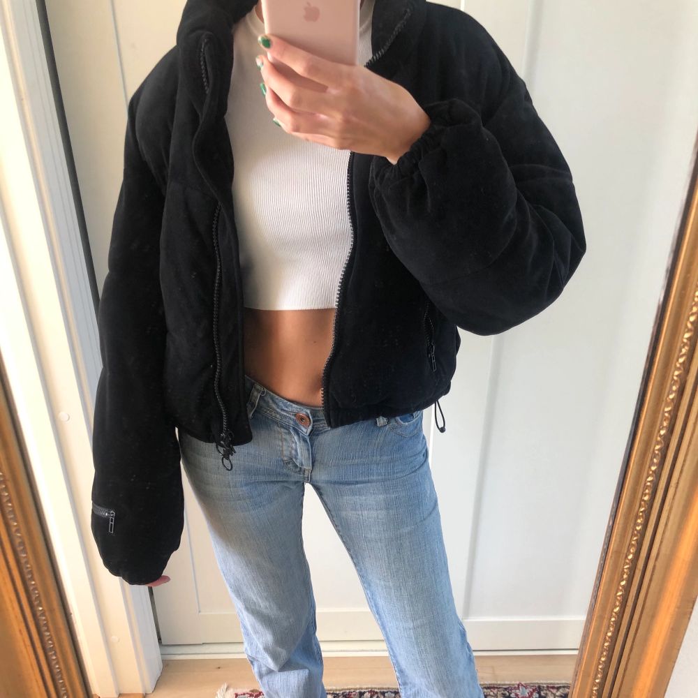 Svart Svart höst/vinterjacka | Plick Second Hand