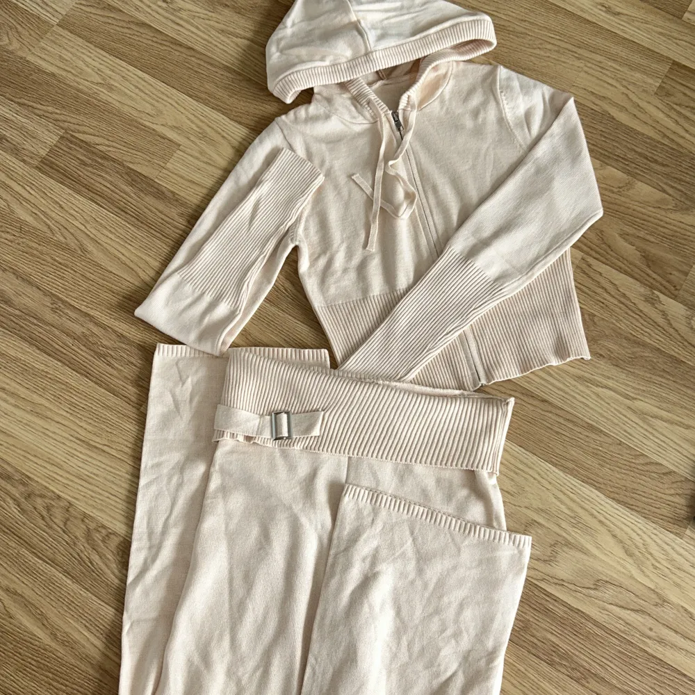 Beige Mjukisset | Tröjor & Koftor