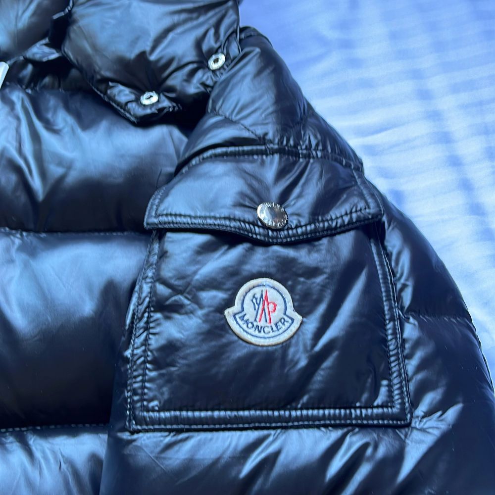 Svart Moncler jacka - Moncler | Plick Second Hand