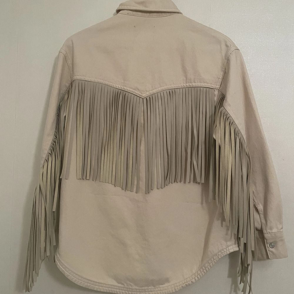 Jacka med fransar - Bershka | Plick Second Hand