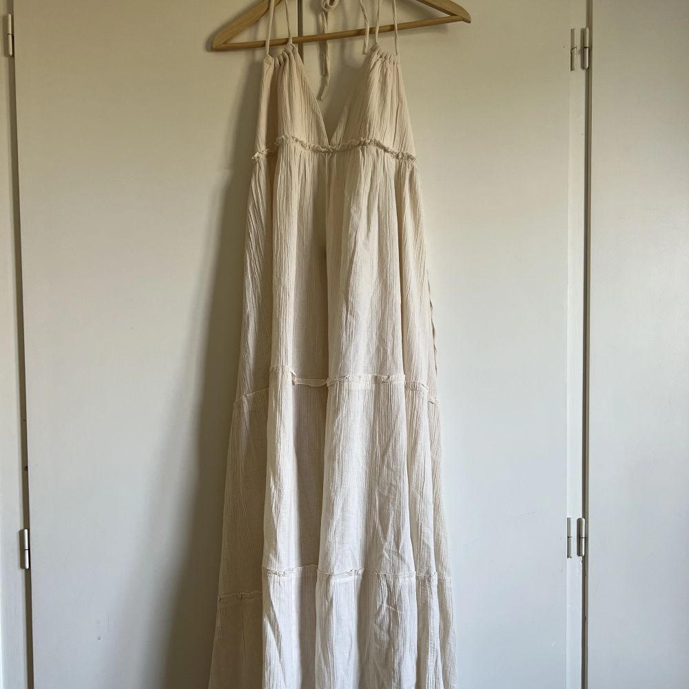 Vit Långklänning bikbok - Bik Bok | Plick Second Hand