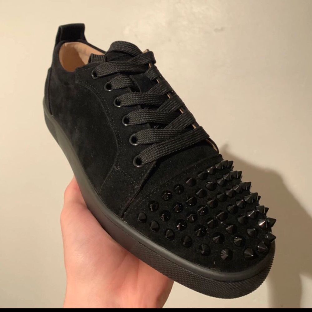 Svart Loubs - Christian Louboutin | Plick Second Hand