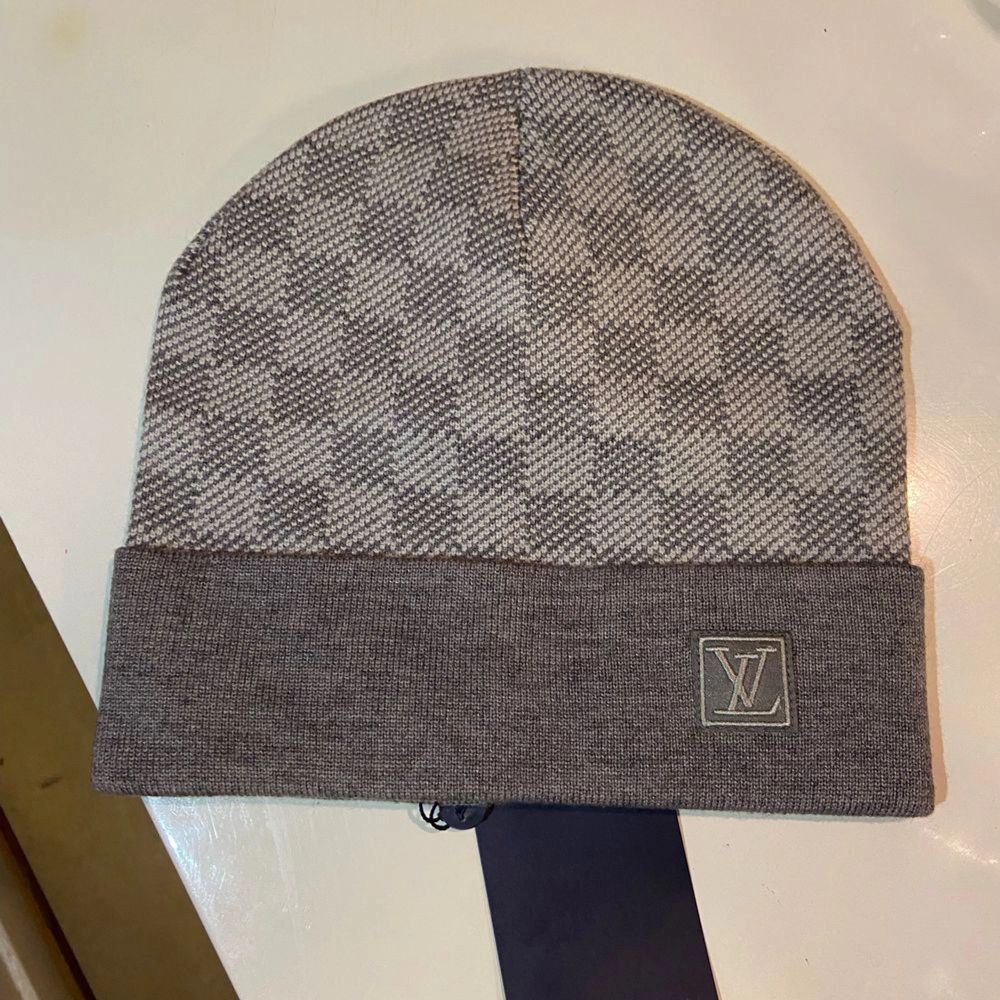 Grå 1:1 Lv mössa ljus grå. | Plick Second Hand