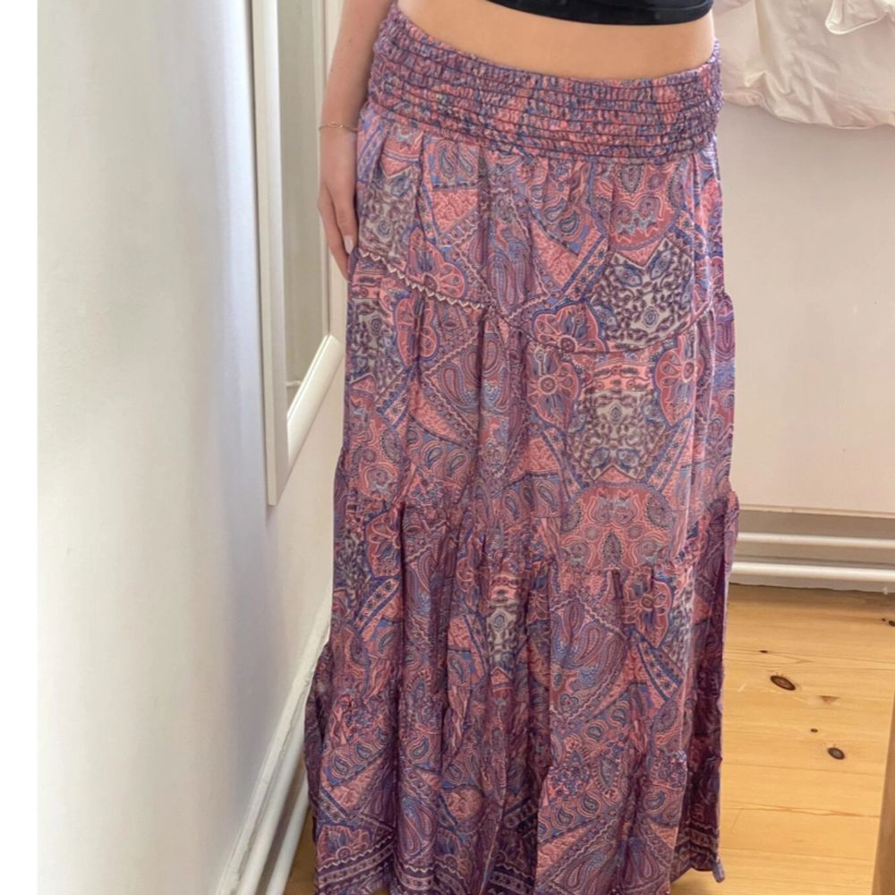 MultifärgadLång mönstrad kjol - | Plick Second Hand