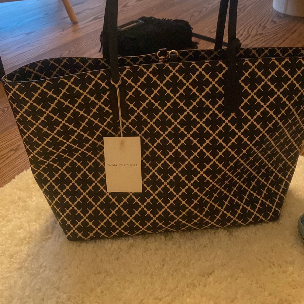 Svart Malene Birger väska - By Malene Birger | Plick Second Hand