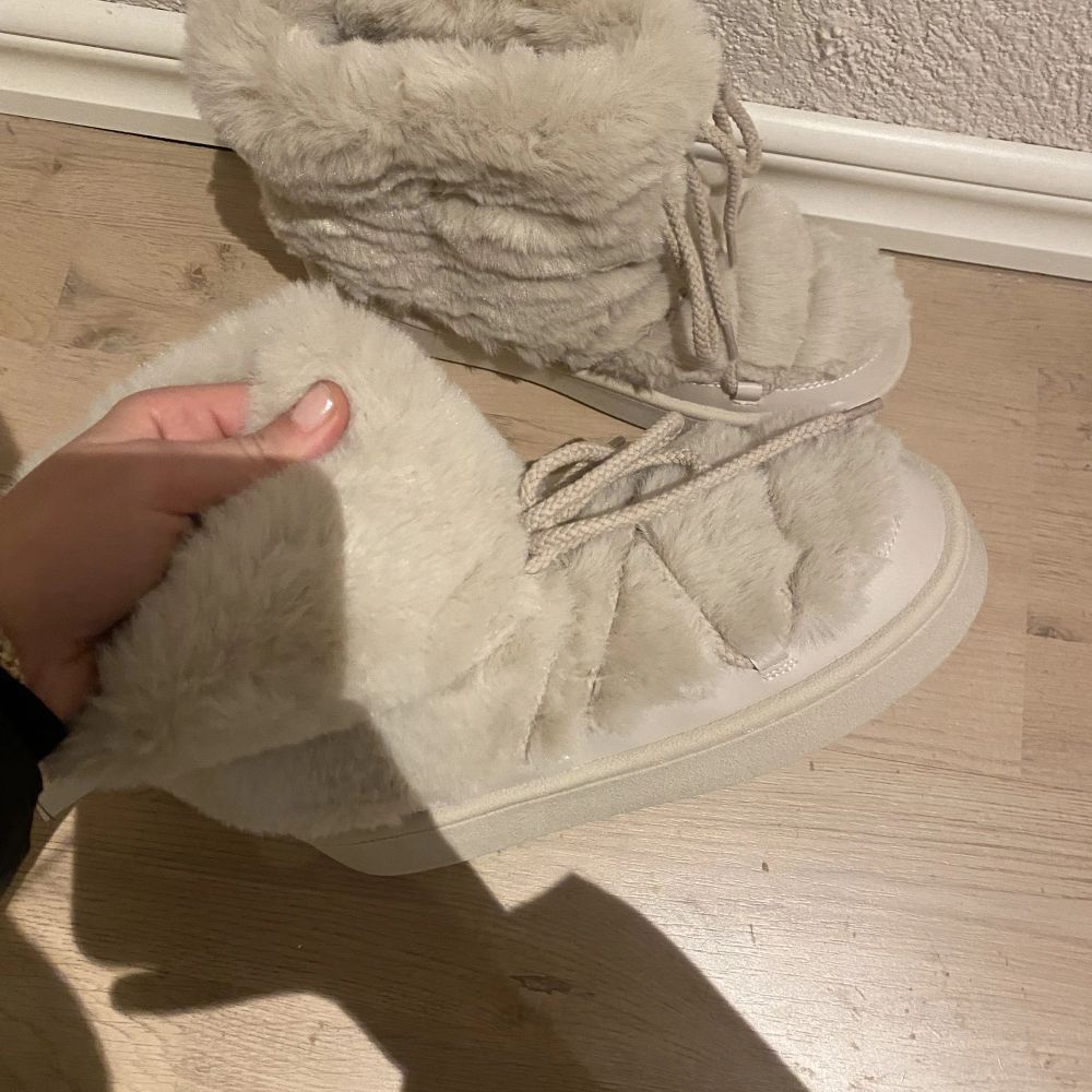 Beige Päls skor - H&M | Plick Second Hand