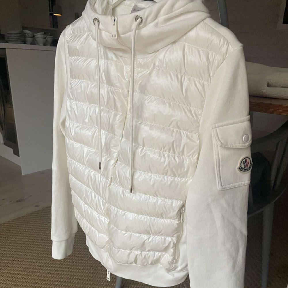 Vit Monclear jacka - Moncler | Plick Second Hand