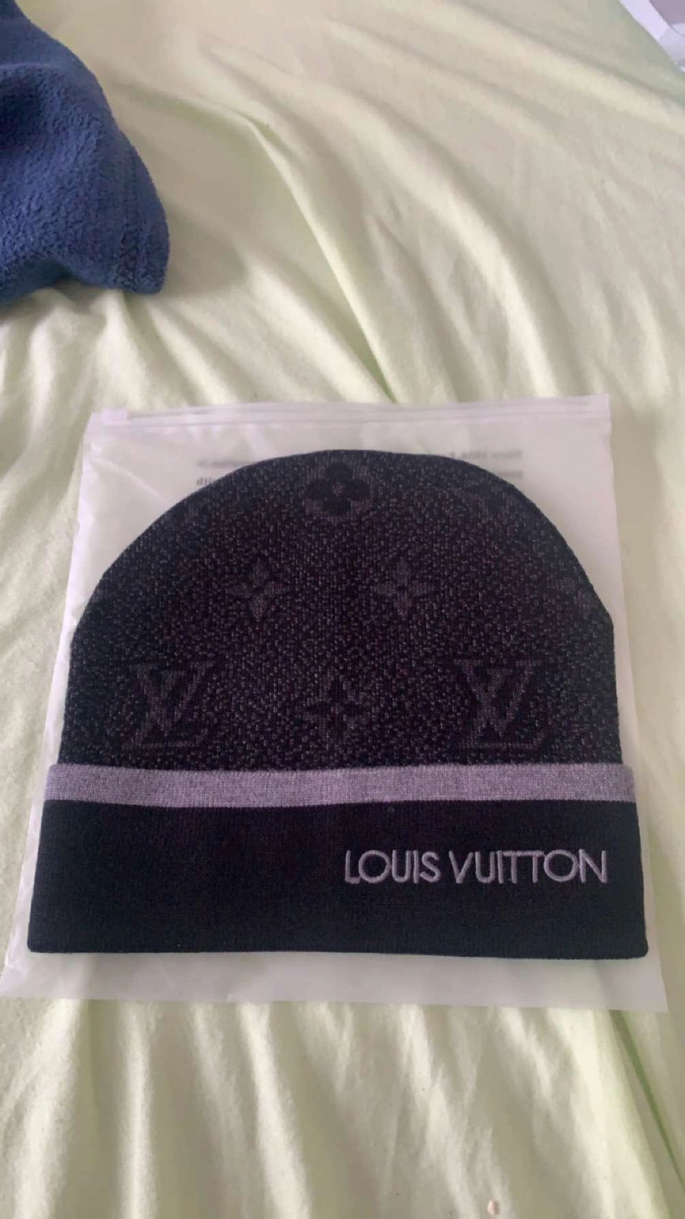 Svart Louis Vuitton Mössa - Louis Vuitton | Plick Second Hand