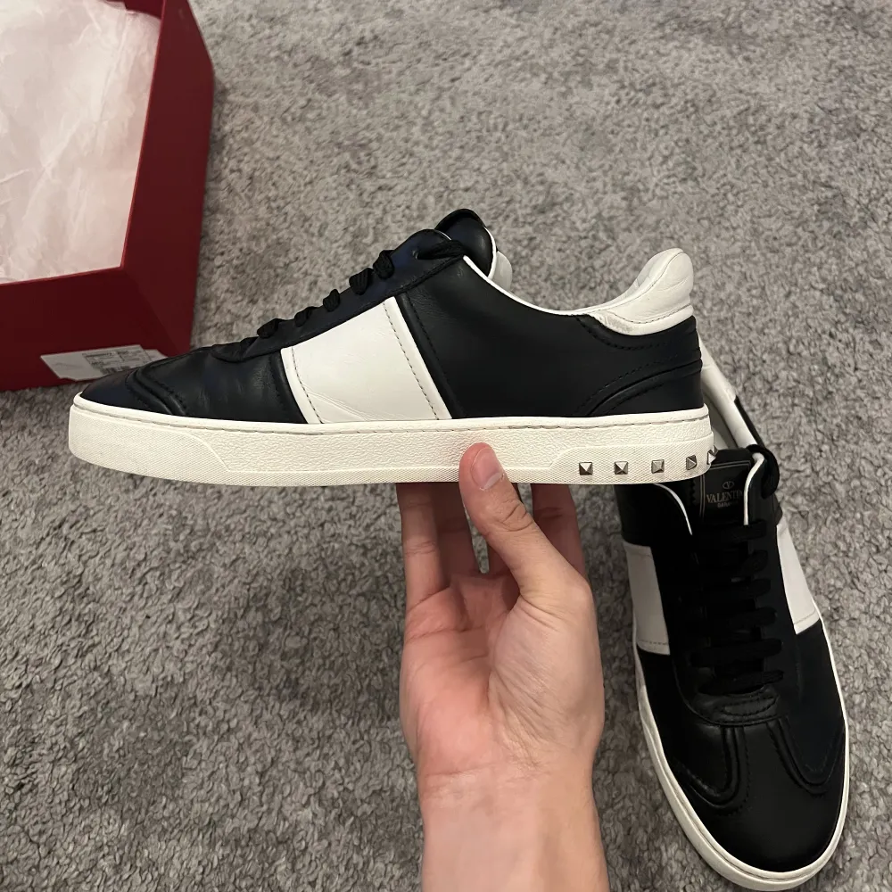 Svarta Valentino Flycrew | Skor