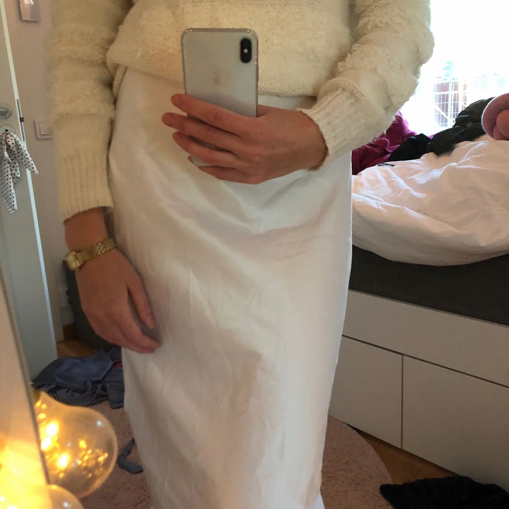 Vit satin kjol - Chiquelle | Plick Second Hand