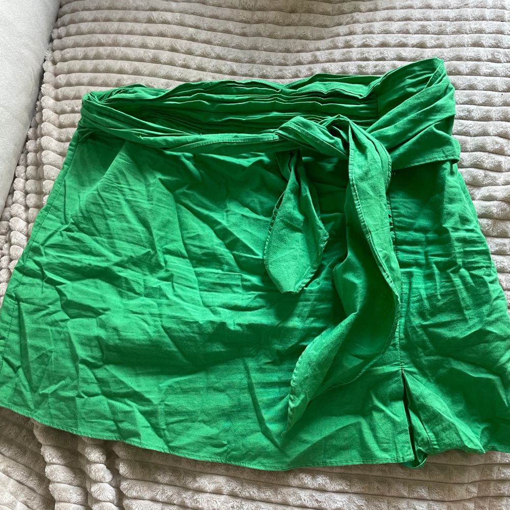 Grön Grön kjol - Zara | Plick Second Hand