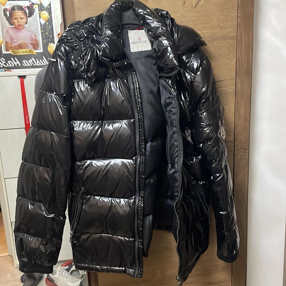 Svart Moncler dunjacka - Moncler | Plick Second Hand