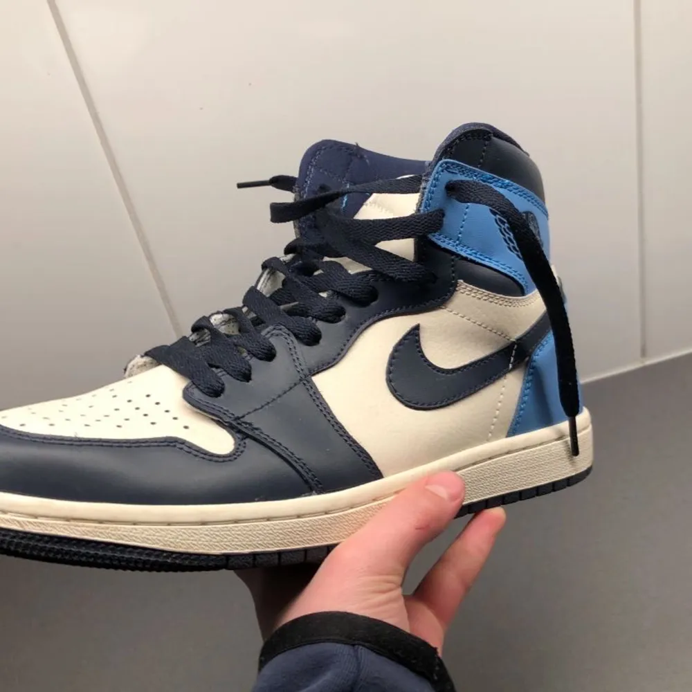 Blå Jordan 1 High Obsidian Replicor