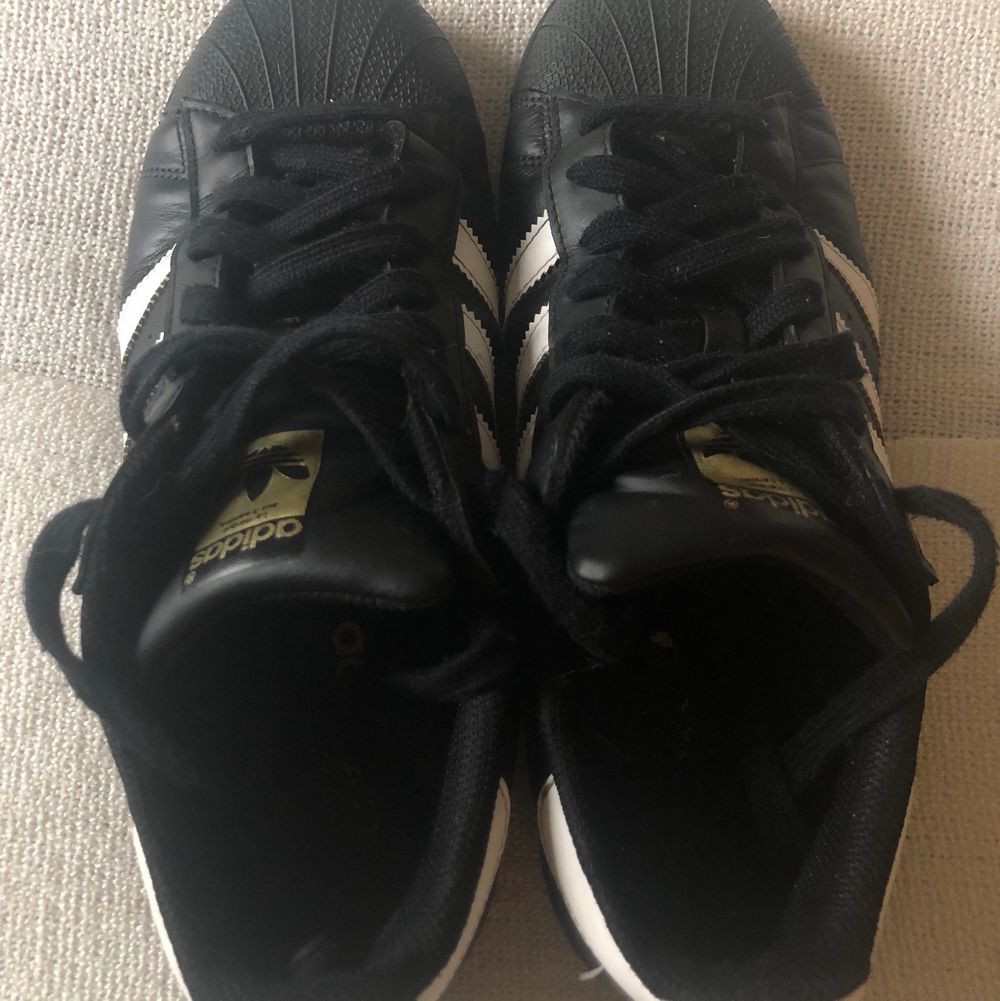 Svart Adidas superstar - Adidas | Plick Second Hand