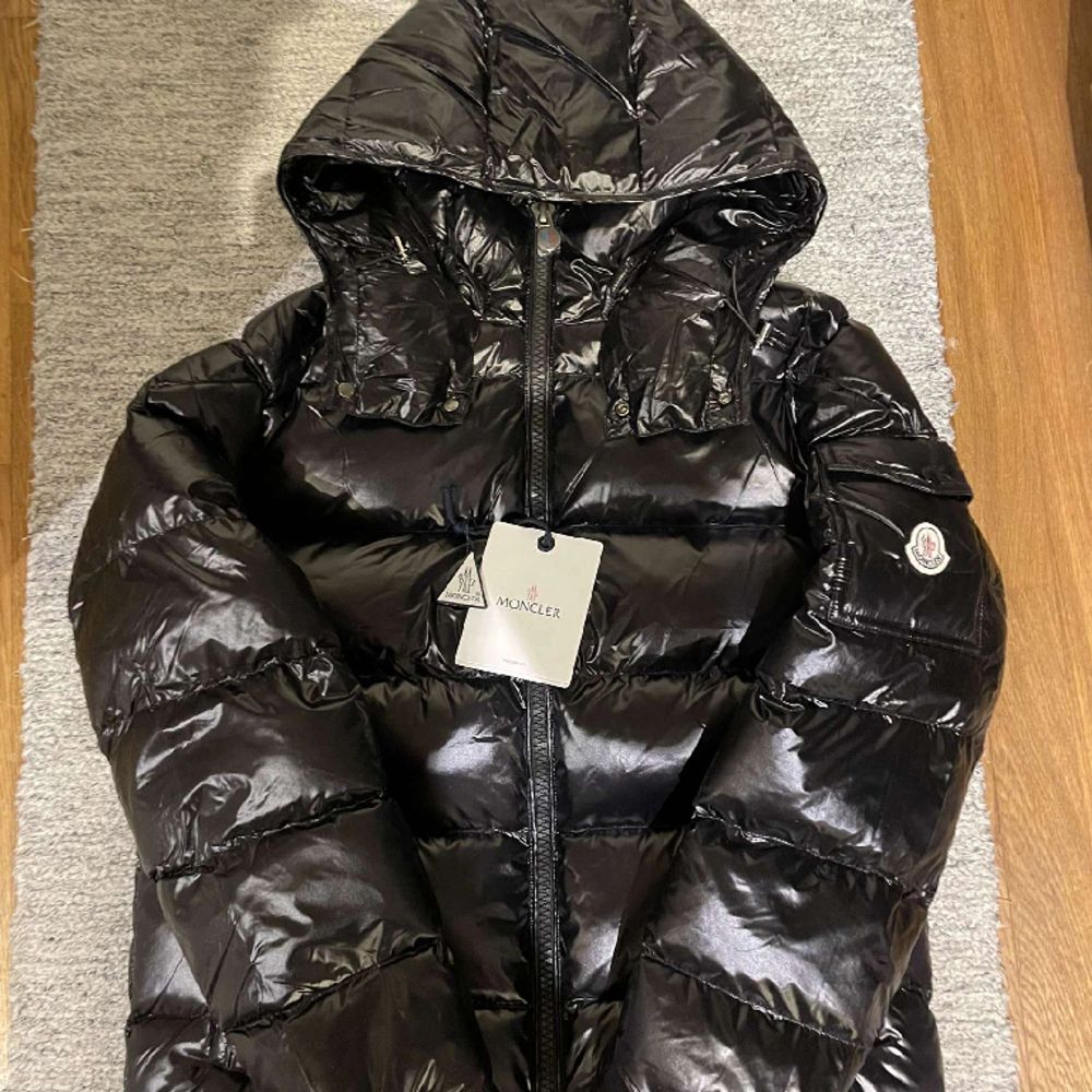 Svart Moncler jacka - Moncler | Plick Second Hand